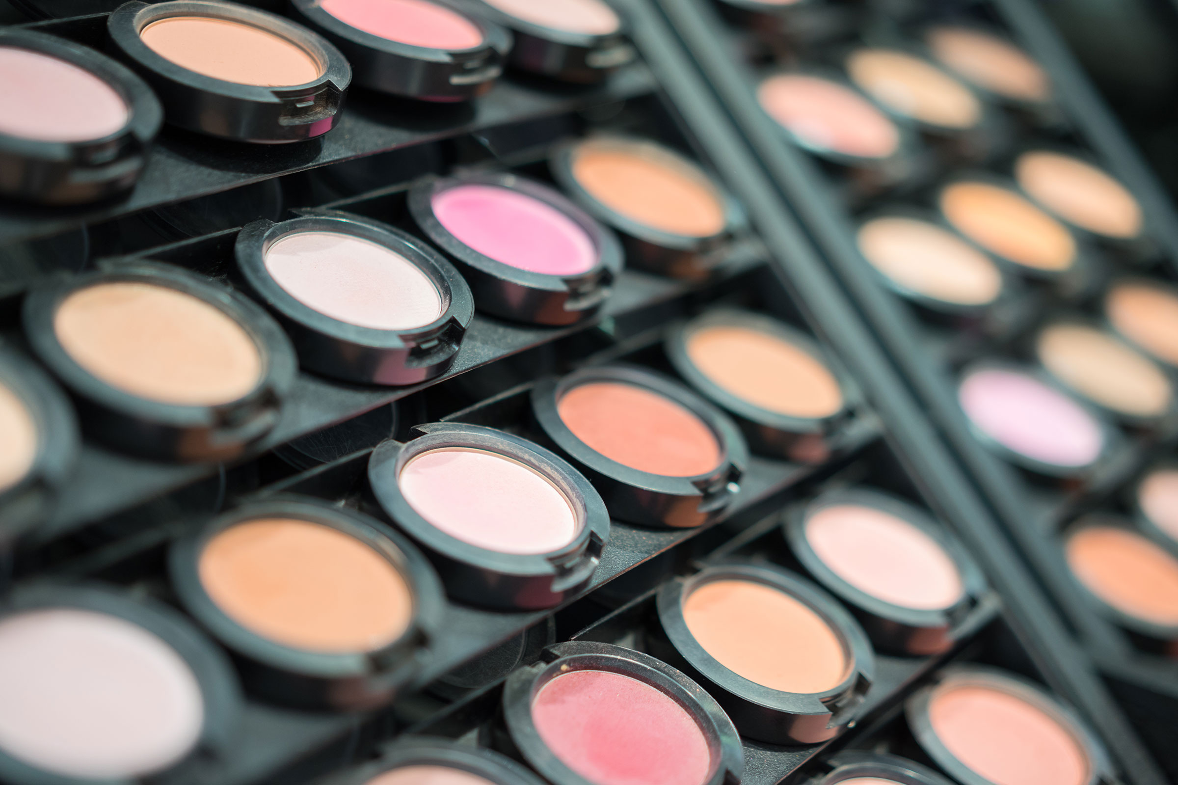 How Glossier Lost Its Grip - Consumer and Retail Consulting - Alvarez ...